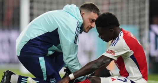 Arsenal hit with another huge injury blow as Bukayo Saka limps off ...